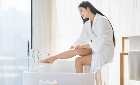 How to apply emollients?